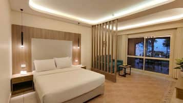 Royal Club Partial Sea View Room | Roupa de alta qualidade, minibar grátis, cofre no quarto