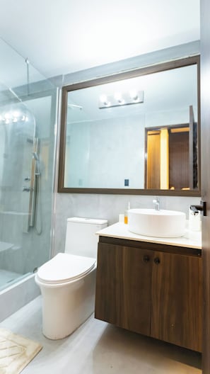 Quarto Comfort | Roupa de alta qualidade, secretária