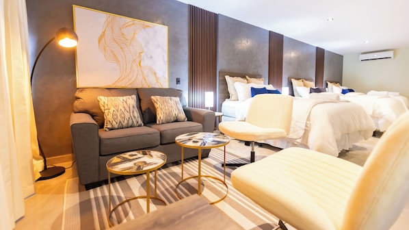 Suite de Luxo, vista para a piscina | Roupa de alta qualidade, secretária 
