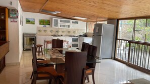 Casa Familiar | Sala de estar | Smart TV de 32 cm com canais por cabo