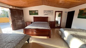 Quarto Familiar, Vista para a cidade | Roupa de alta qualidade, edredões de penas