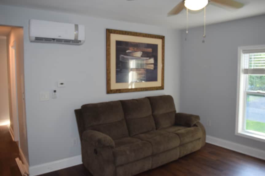 Convenient 2-bedroom Apartment In Glens Falls With Wifi - Glens Falls, NY