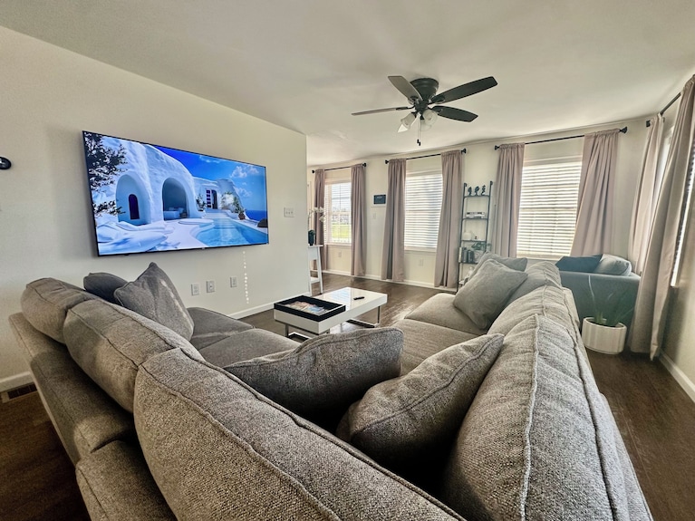 Relax And Explore: Family Friendly Home Near Boston's Best! \N - Brockton, MA