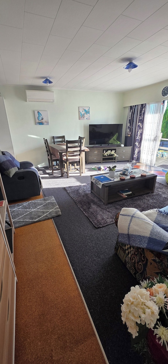 One On Vogel. - New Zealand