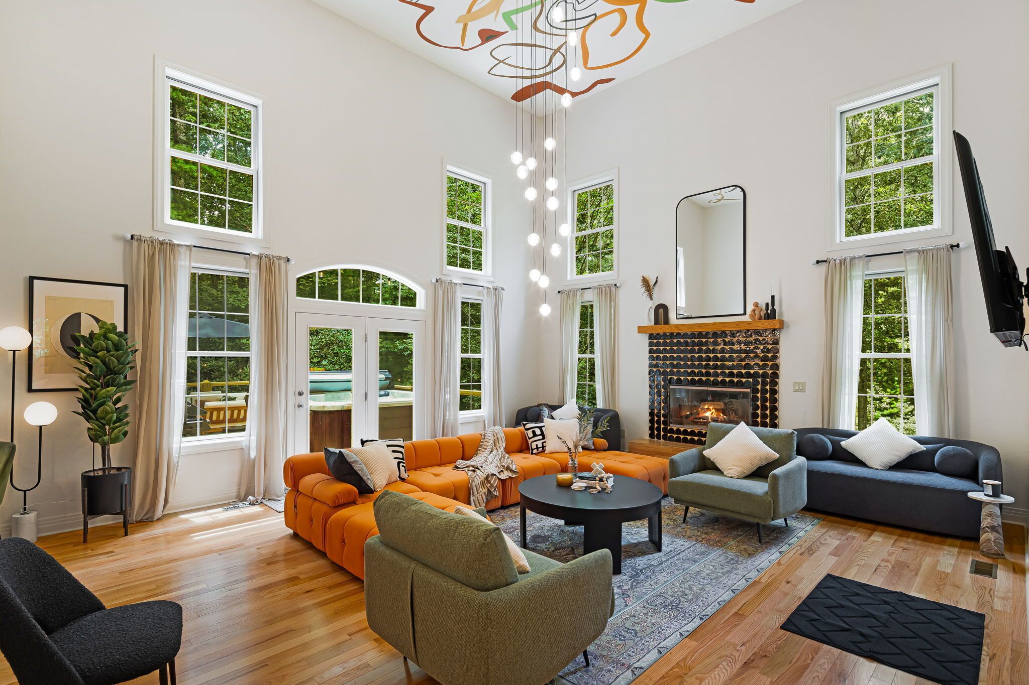 Avl Estate: 5k Sq Ft, Golf Sim, Speakeasy, Hot Tub, Sauna, Sleeps 20 + 2 Pets - Sierra Nevada