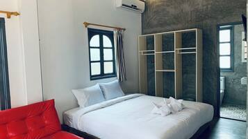 Quarto Duplo Deluxe | Cofre com capacidade para portátil, secretária