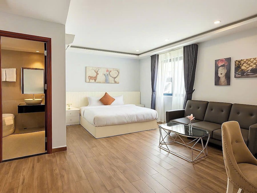 Quarto superluxo | Roupas de cama premium, frigobar (abastecido com alguns itens grátis)