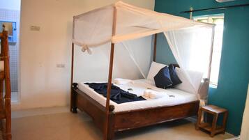 Quarto casal luxo, 1 cama de casal | Escrivaninha, espaço de trabalho para notebook, quartos à prova de som