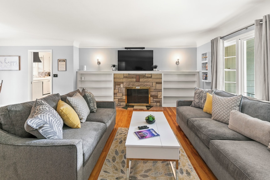 Welcoming 3-bedroom House In The Heart Of Omaha - Bennington, NE