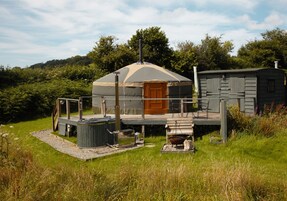 Barraca (Meadow Yurt with Wood fired hot tub) | Roupa de cama