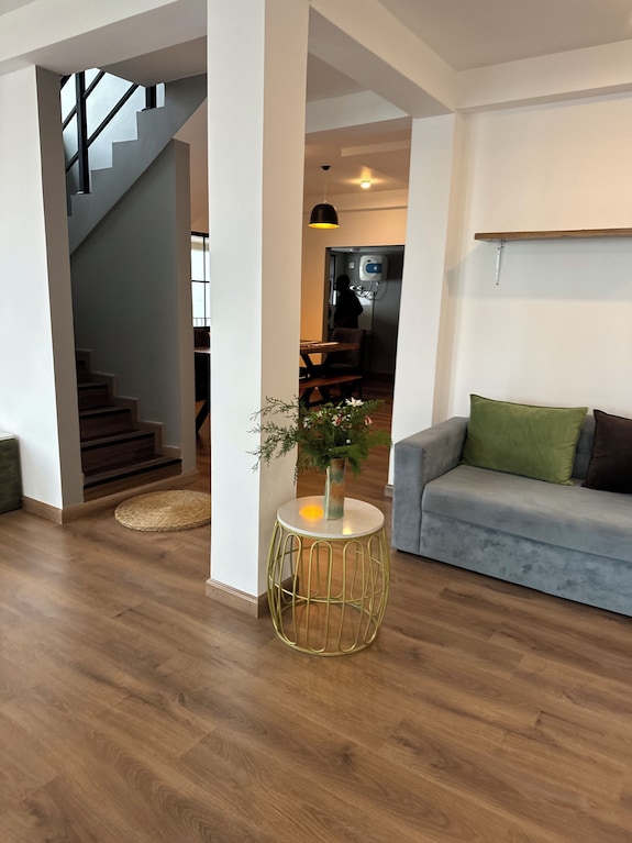 Modern Spacious Cottage Looking Into Misty Mountains In Nuwara Eliya - 누와라 엘리야