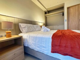 Apartamento presidencial | Cortinas blackout, ferros/tábuas de passar roupa, Wi-Fi de cortesia