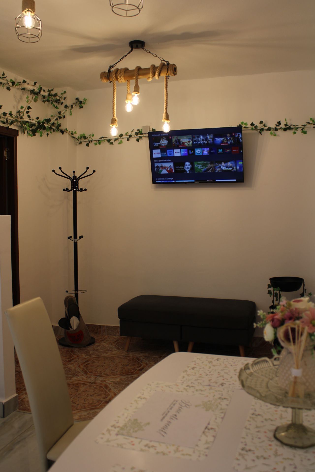 Charming 2-bedroom Apartment In Tășnad With Ac, Wifi, Smart Tv - Tășnad