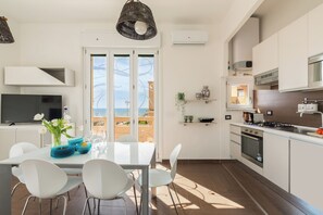 Apartamento Deluxe, 3 quartos, varanda, vista para o mar | Vista para a água