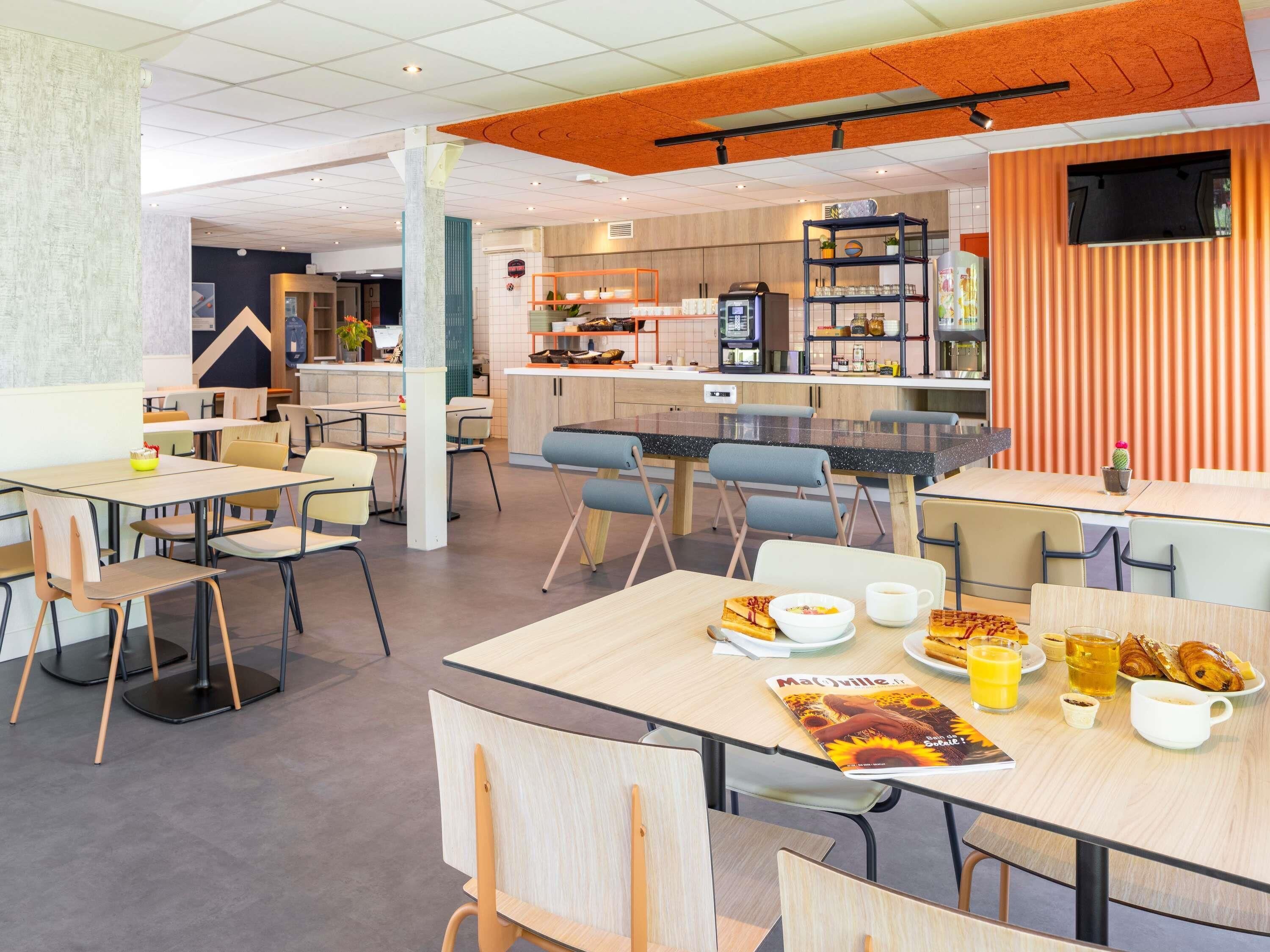 Café da manhã com buffet todos os dias mediante uma taxa