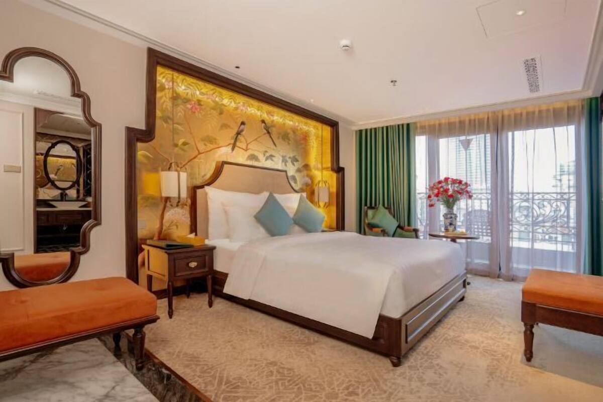 Roupas de cama antialérgicas, frigobar, cofres nos quartos