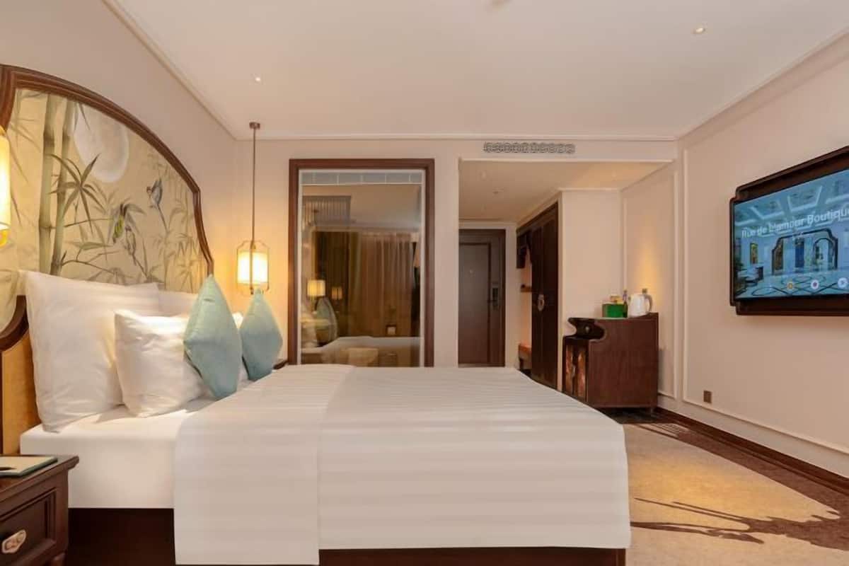 Roupas de cama antialérgicas, frigobar, cofres nos quartos