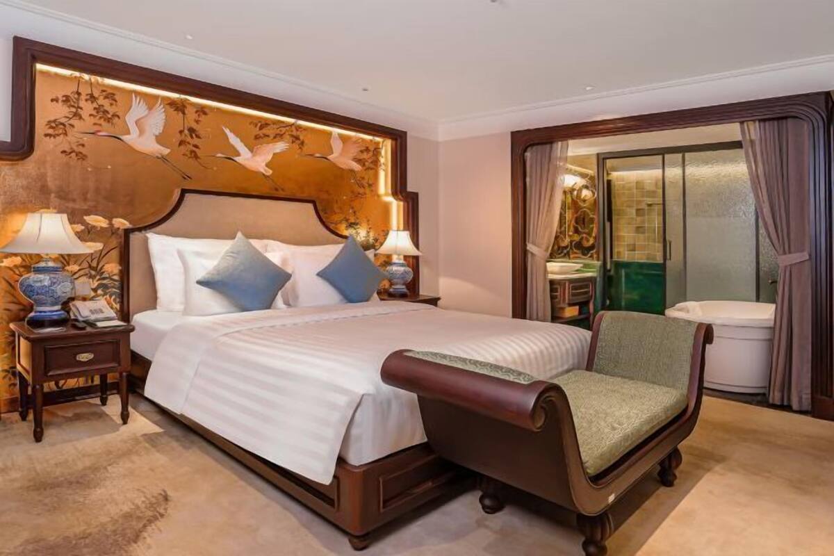 Roupas de cama antialérgicas, frigobar, cofres nos quartos