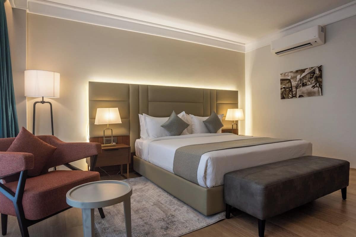 Roupas de cama premium, edredons de pluma, cofres nos quartos