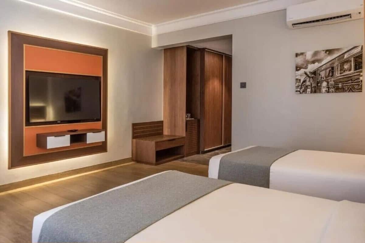 Quarto duplo superior, 1 cama de solteiro, para não fumantes, vista para a cidade | Roupas de cama premium, edredons de pluma, cofres nos quartos