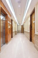 Televisor de ecrã plano de 55 polegadas com canais via satélite 