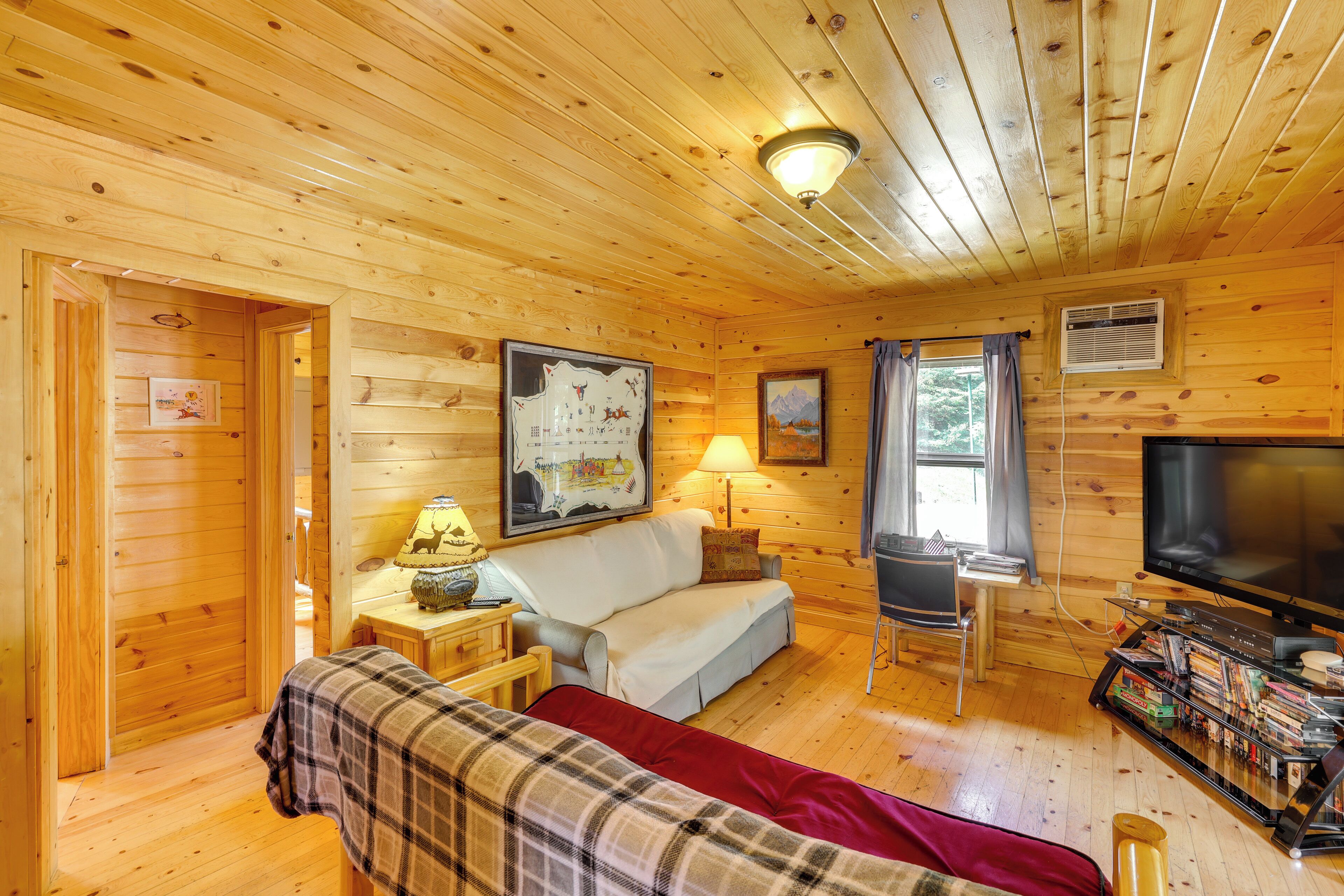 Deadwood 'Wolf Cabin' W/ Fire Pit & Grill - Sturgis, SD