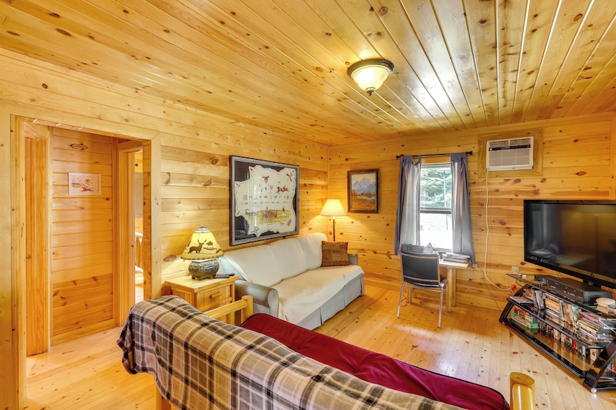 Deadwood 'Wolf Cabin' W/ Fire Pit & Grill - Sturgis, SD