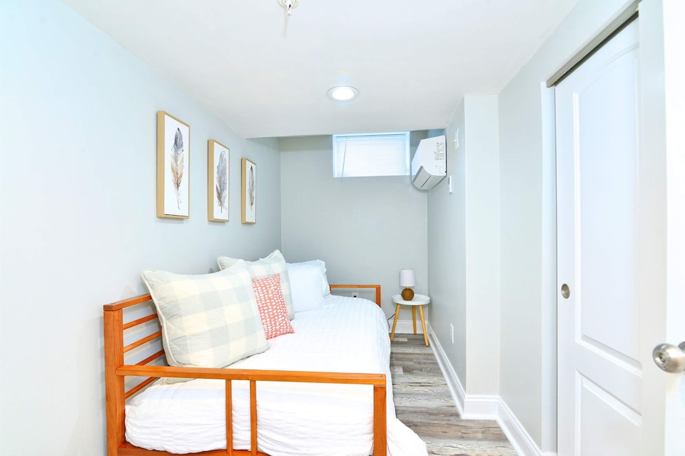 Jennifer's College Hill Apartment Private Entry & Patio - Rhode Island