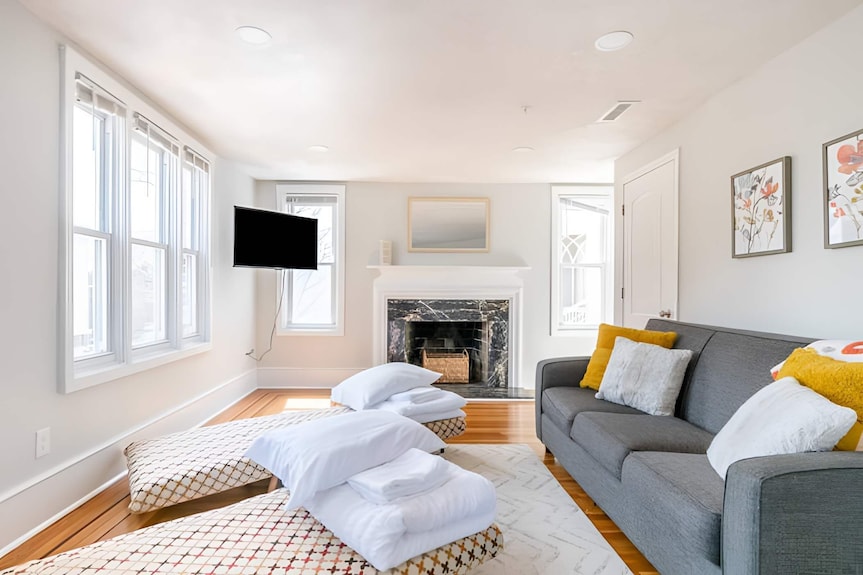 Jennifers Cozy Apt Walk To Brown In Unit Laundry - Rhode Island