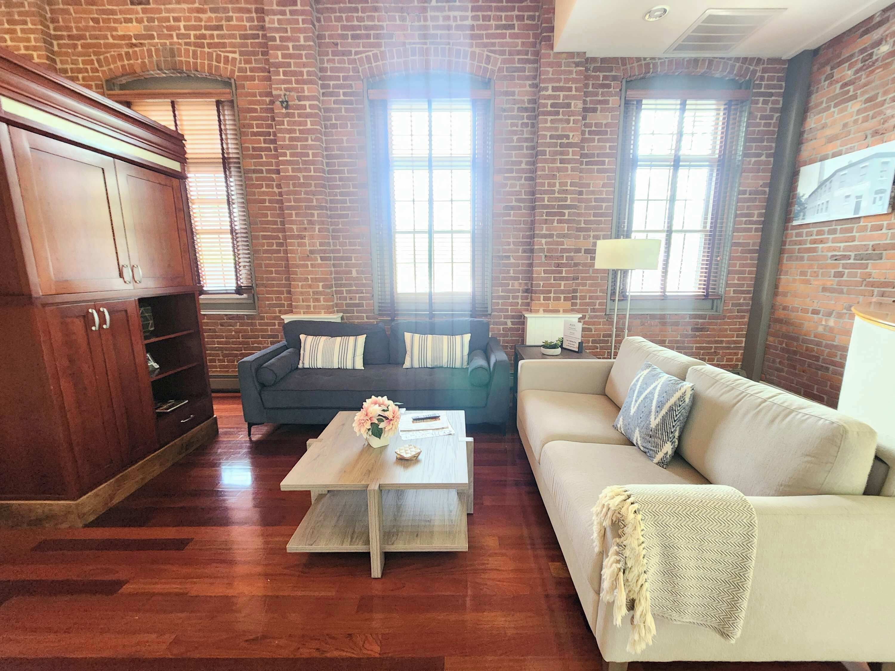 Jennifers Historic Riverfront Loft Private Patio - Warwick, RI