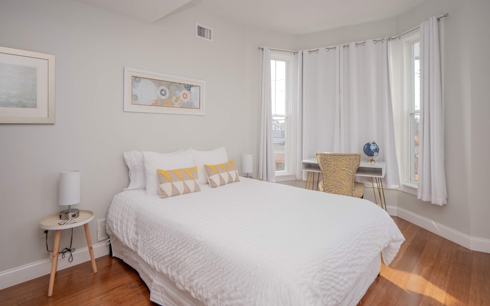 Jennifer's Private Walkable City View Apartment Relaxing Deck - ロード・アイランド州
