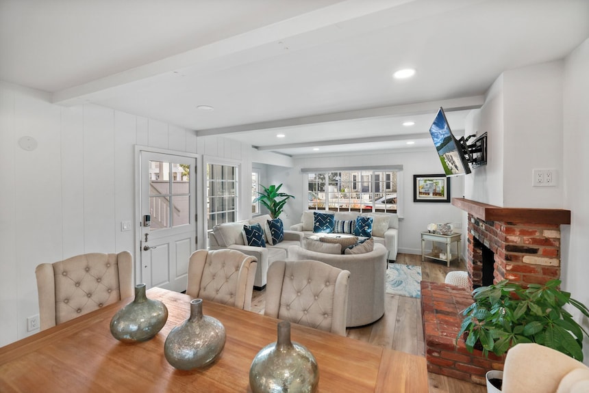 Pristine Balboa Harborside Retreat, With Ac And Private Patio - 3br/2ba - Newport