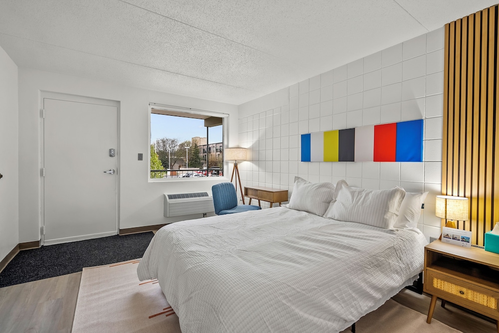 Stay Downtown, Free Gated Parking, Renovated Studio! - Iowa