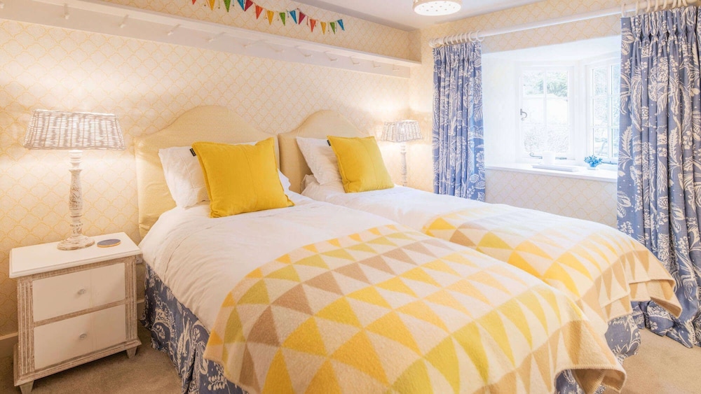 The Lost Lobster - A Cottage That Sleeps 6 Guests In 3 Bedrooms - Salcombe