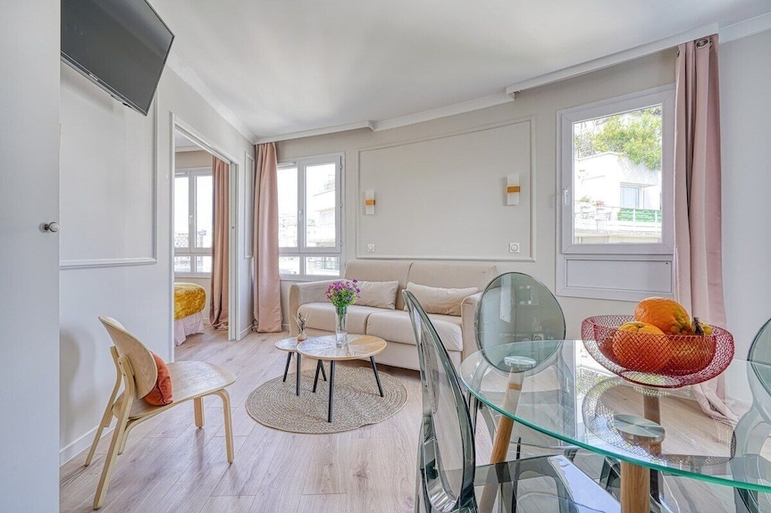 Elegant Suite Inn Paris-apartment-balcony-private Bathroom - Bois-Colombes