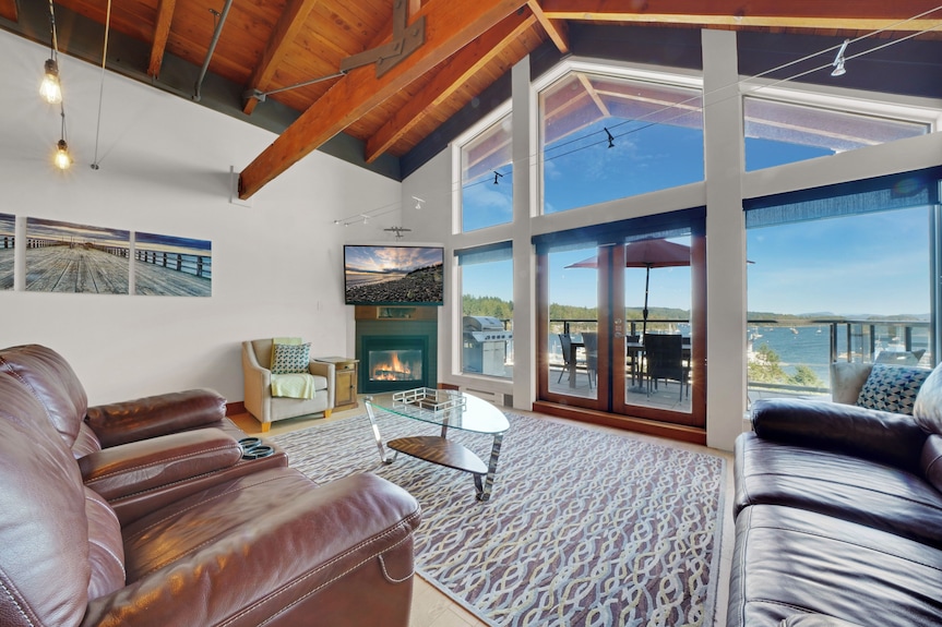 Ocean View Penthouse On Salt Spring Island - Unit 301. - 살트 스프링 섬