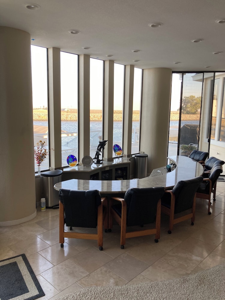 Lighthouse Holiday Home - Waterfront, Hot tub, Sauna, Gourmet Kitchen ...