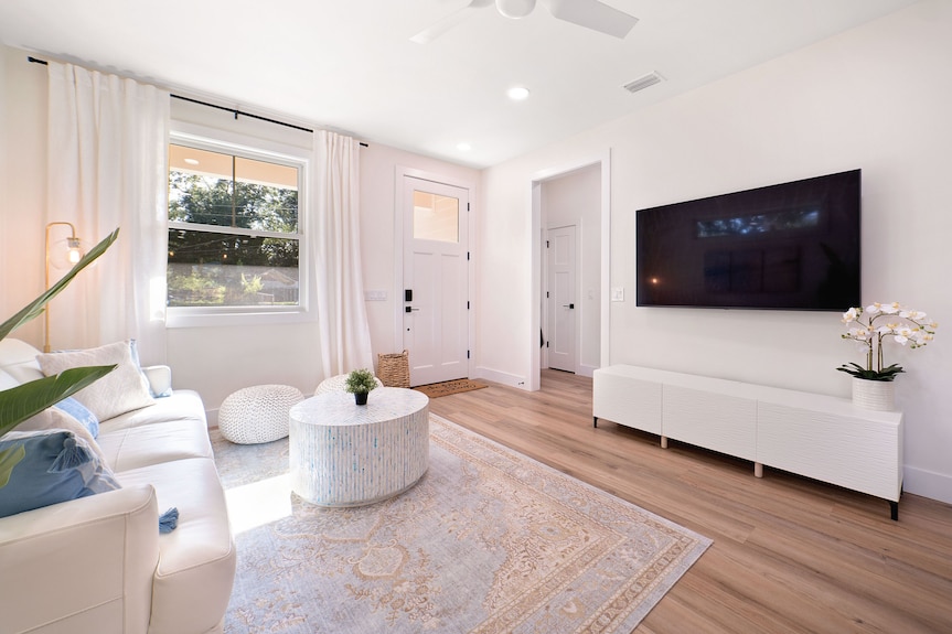 3br Modern Coastal Cottage Coffee & Waffle Bar Near Downtown & Beach - St. Augustine, FL