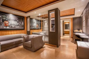 PRESIDENT SUITE | Sala de estar | Televisor LED de 40 polegadas com canais por cabo