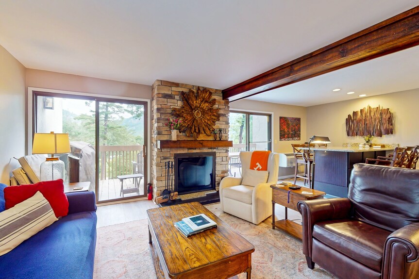 Lake-view Dog-friendly Condo With Pools, Hot Tub, Sauna, Tennis, & Balcony - Cashiers, NC