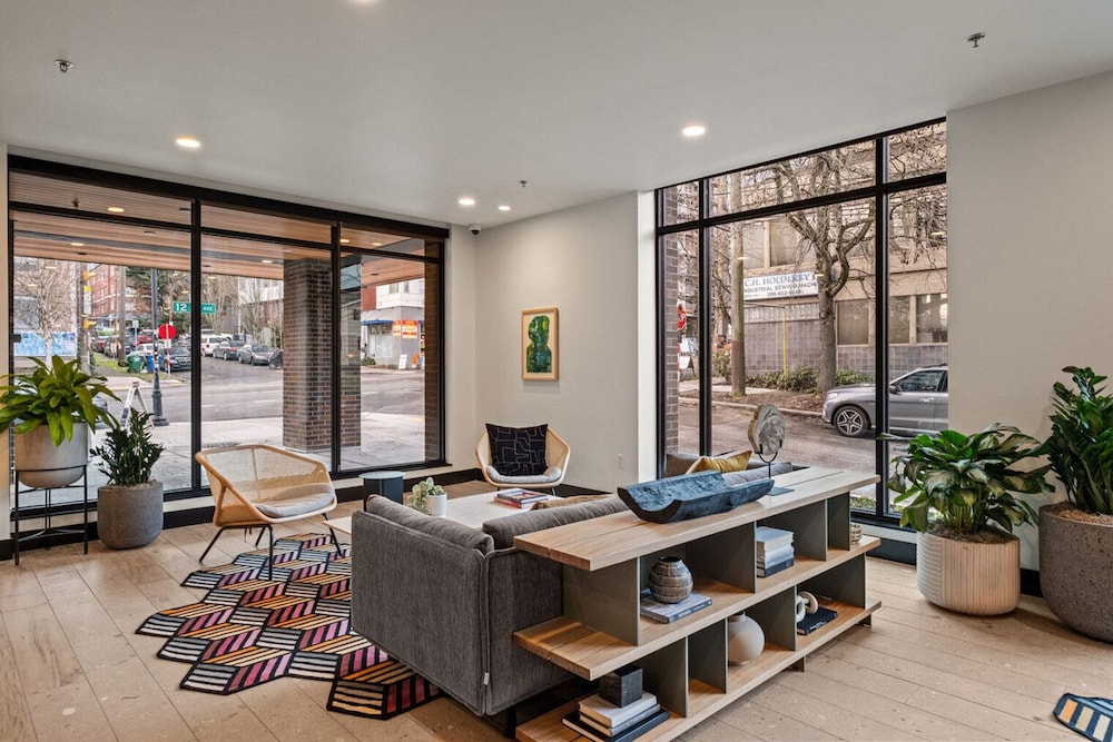 Deluxe First Hill 2BR w/ Gym, BBQ & Rooftop Lounge, by Blueground ...