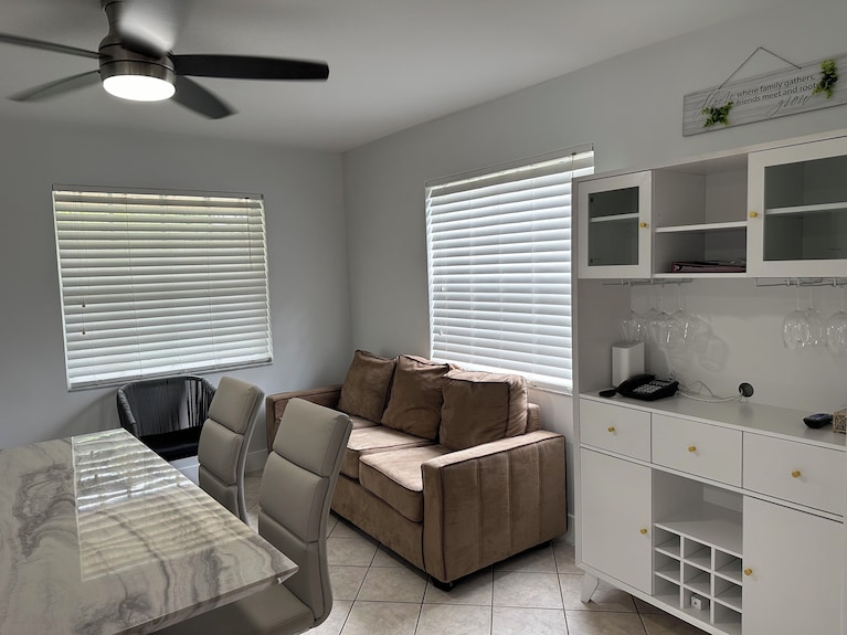 House Close To Hard Rock Casino, Airport, Beaches And More - Davie, FL