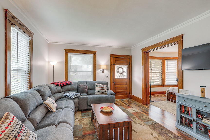 3 Mi To Cedar Point: Sunny Sandusky Home W/ Yard - Sandusky, OH