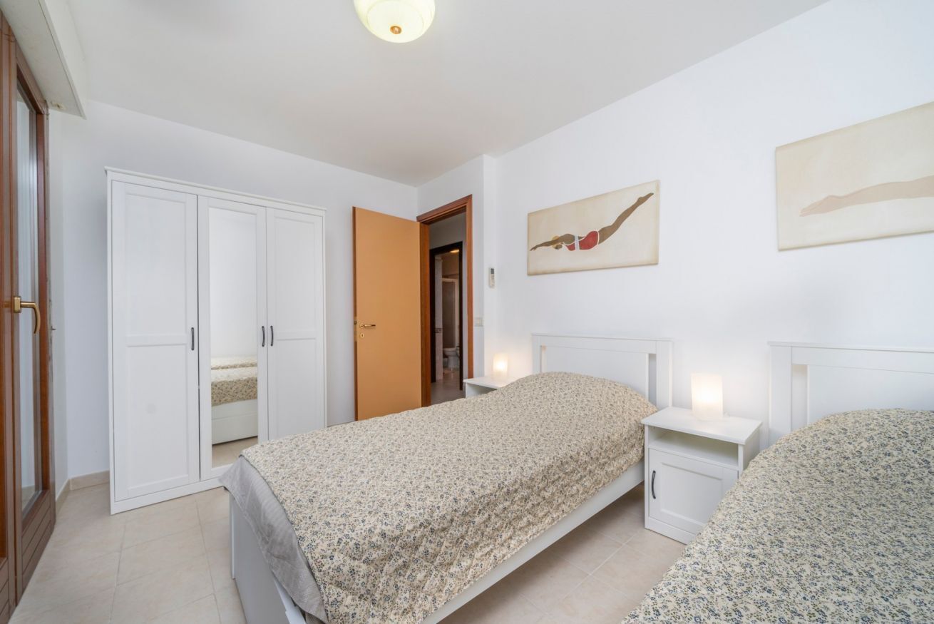 Bright 55 Sqm Apartment, Perfect For 4 People, Located On The First Floor Of A Building With A Lift (Stairs To Access It). The Accommodation Is Located In A Quiet Residential Area Surrounded By Greenery And Is Equipped With Every Comfort Including Air Co - Lignano Sabbiadoro