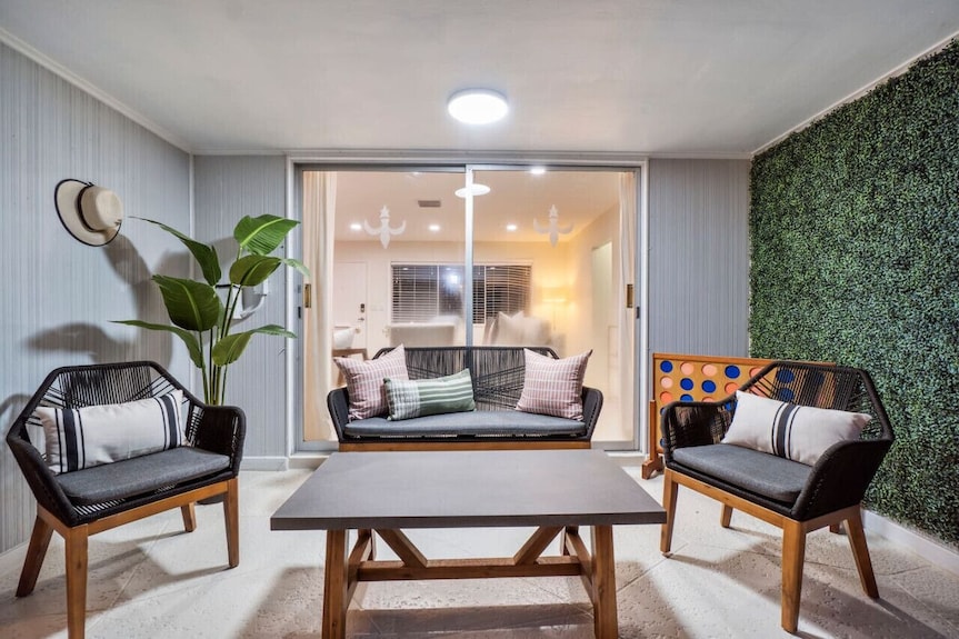 Charming Coral Ridge 2br/2ba Near Beach + Pool - Tamarac