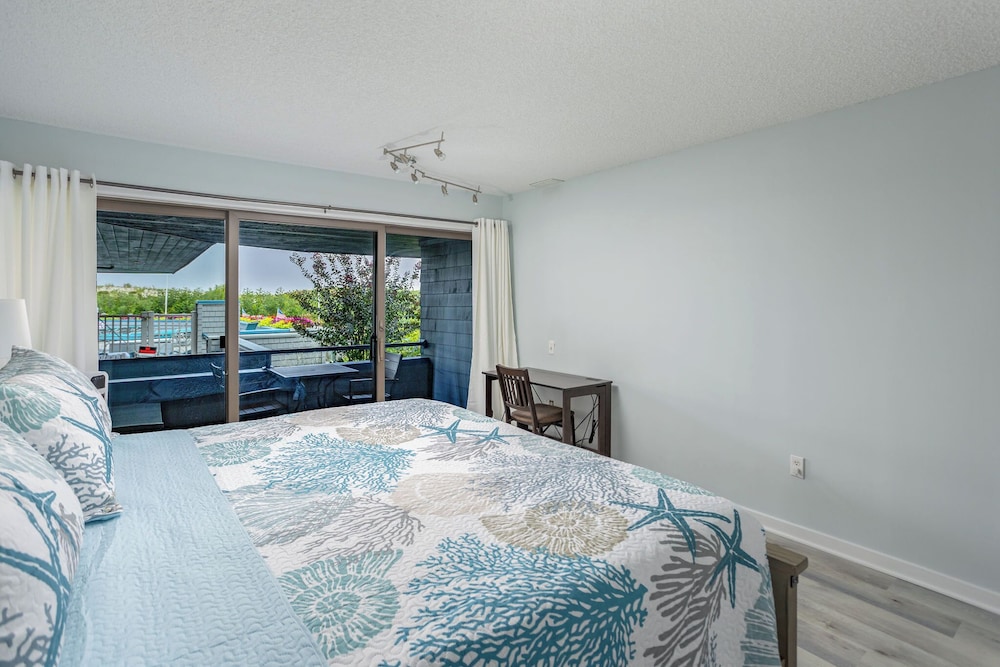 Oceanfront 3 bed 2 bath Condo, Pool, Pvt Bch Access - Beach Haven | Vrbo
