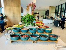 Pequeno-almoço tipo buffet diário mediante uma taxa 