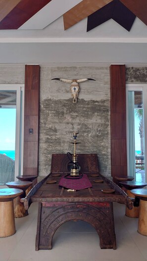 Villa, vários quartos, fumadores, varanda | Restaurantes