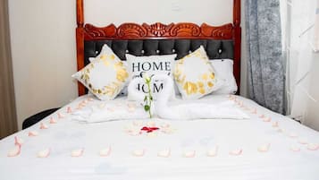 Apartamento Deluxe, Vista para a cidade | 2 quartos, com decoração personalizada, com mobília individualizada
