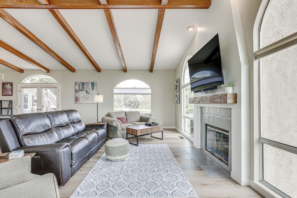 San Marcos Getaway W/ Deck & Lake Views! - Del Mar, CA